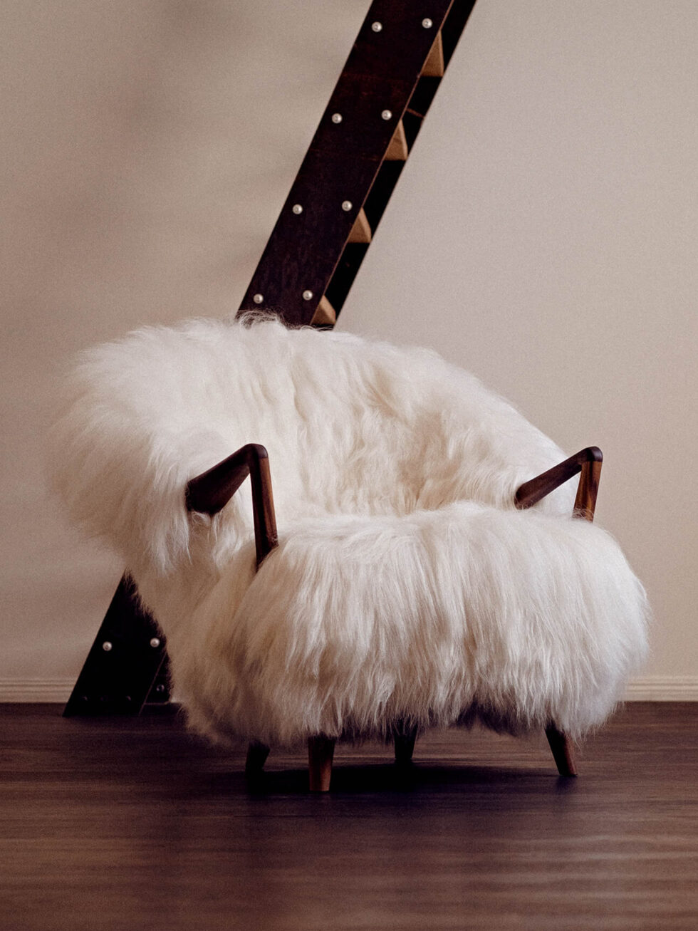 Our welcoming embrace: The Fluffy lounge chair - EIKUND