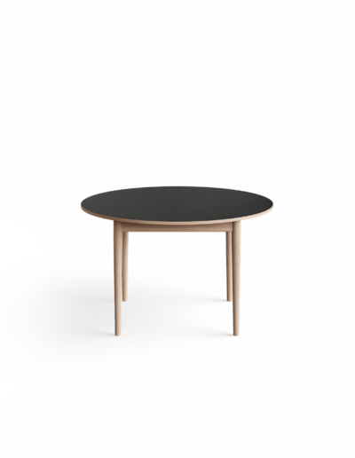 Oma dining table - static - EIKUND